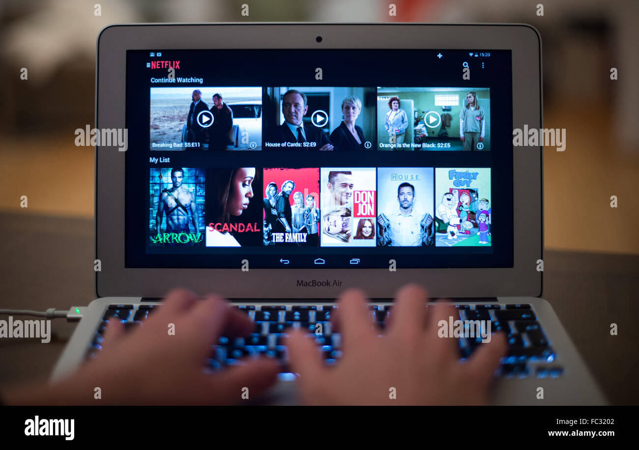 Netflix screen hi-res stock photography and images - Alamy