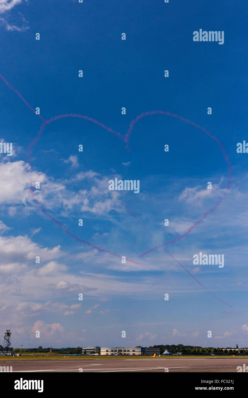 RAF Red Arrows in BAE Hawk T1 trainers, Farnborough International ...