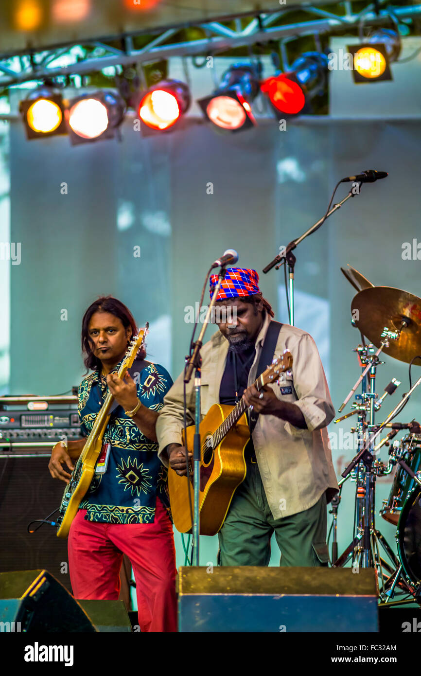 Aboriginal band playing at the Melbourne Festival 2006, Alexandra ...