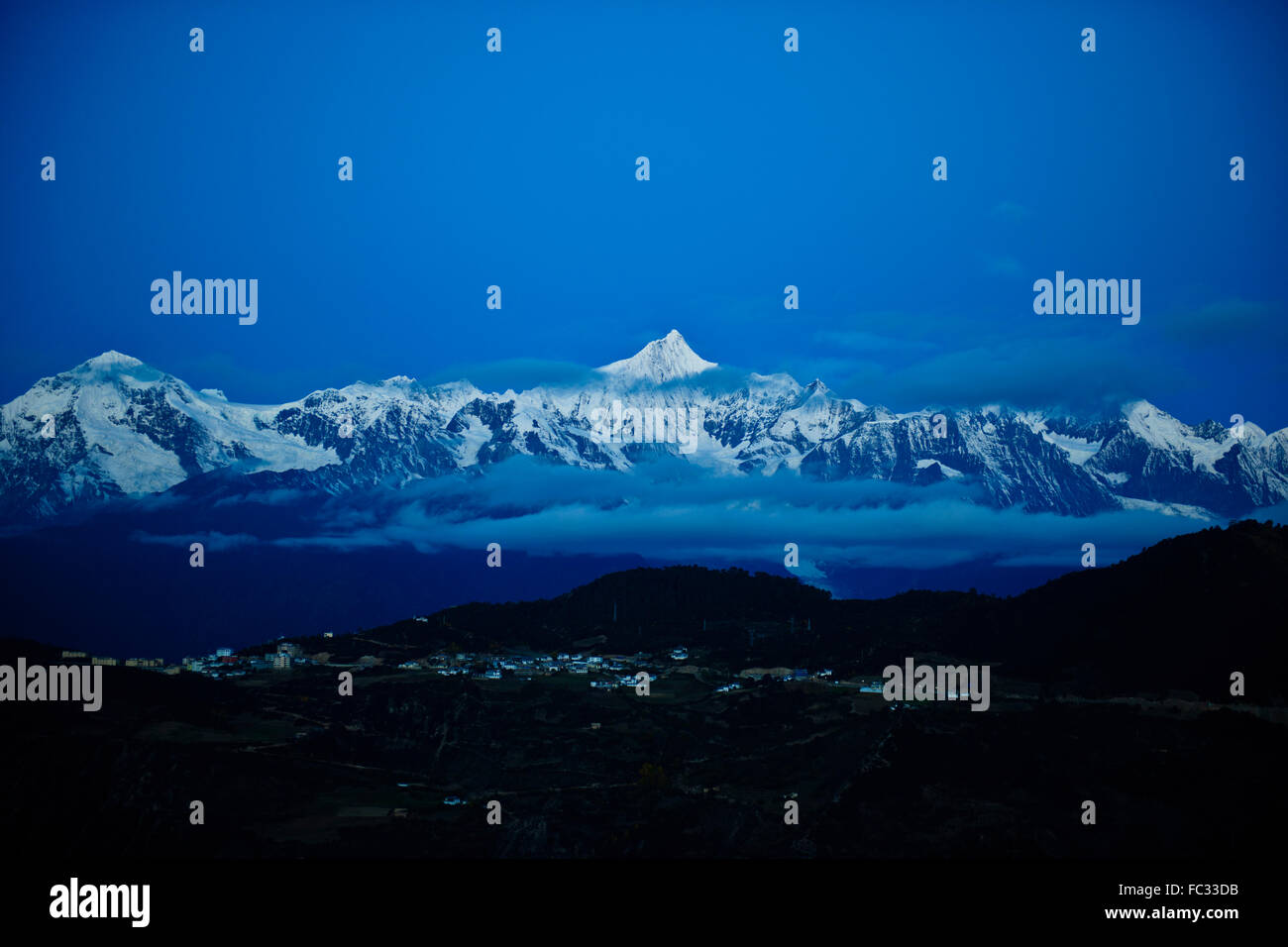 Meili Snow Mountain Range,Mingyong Glacier,Holy Kawagebo Peak worshiped ...