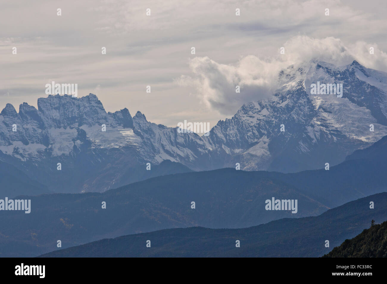 Meili Snow Mountain Range,Mingyong Glacier,Holy Kawagebo Peak worshiped ...