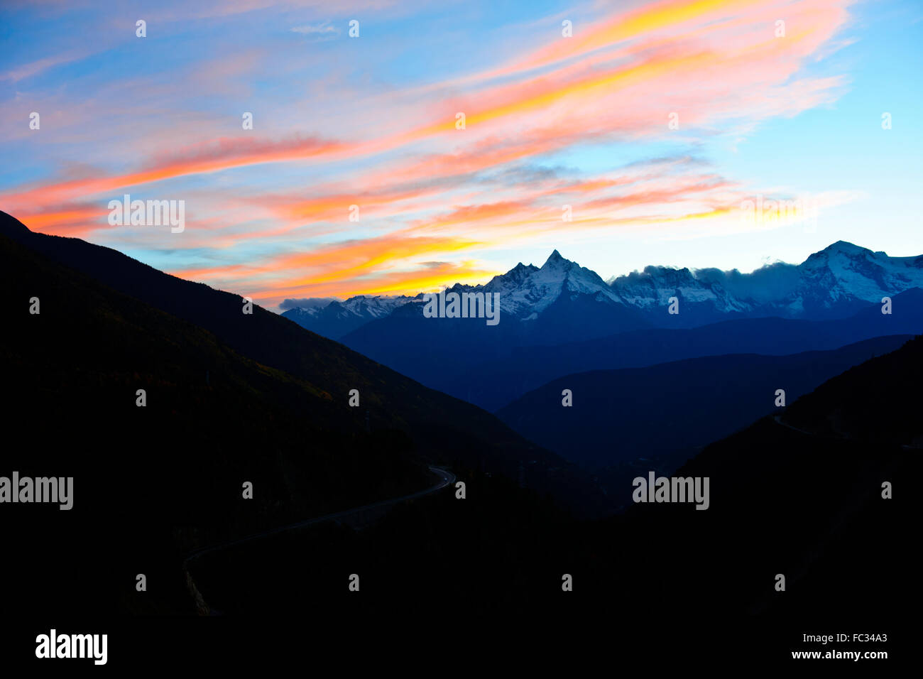 Meili Snow Mountain Range,Mingyong Glacier,Holy Kawagebo Peak worshiped ...