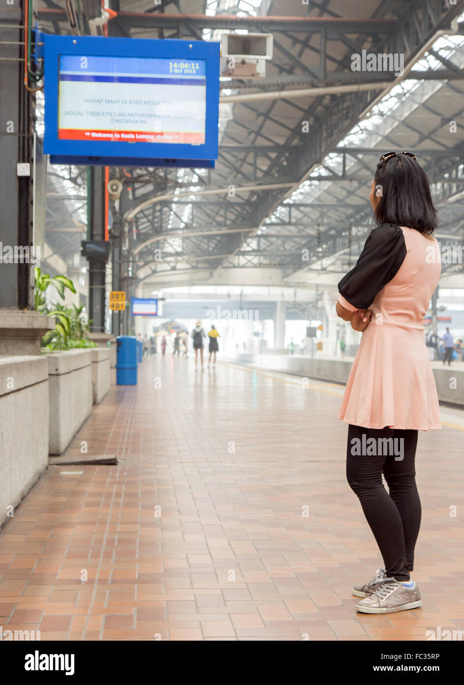 People watching billboard hi-res stock photography and images - Alamy