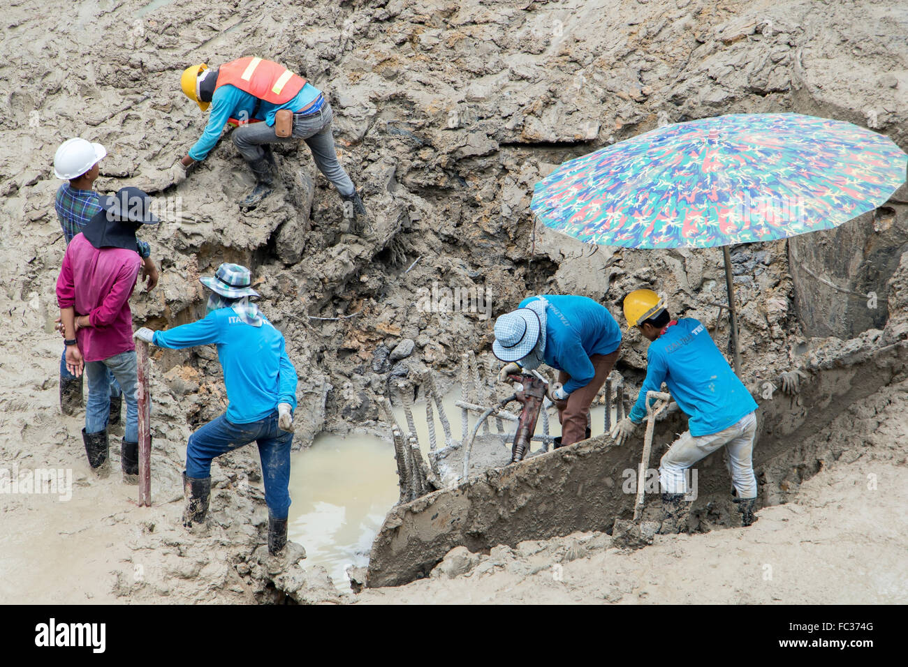 Umbrella construction hi-res stock photography and images - Alamy