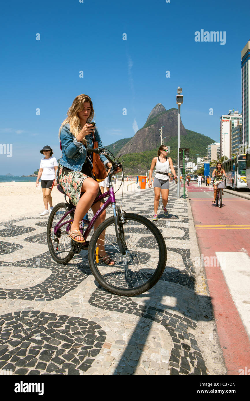 Rio girl hi-res stock photography and images - Alamy