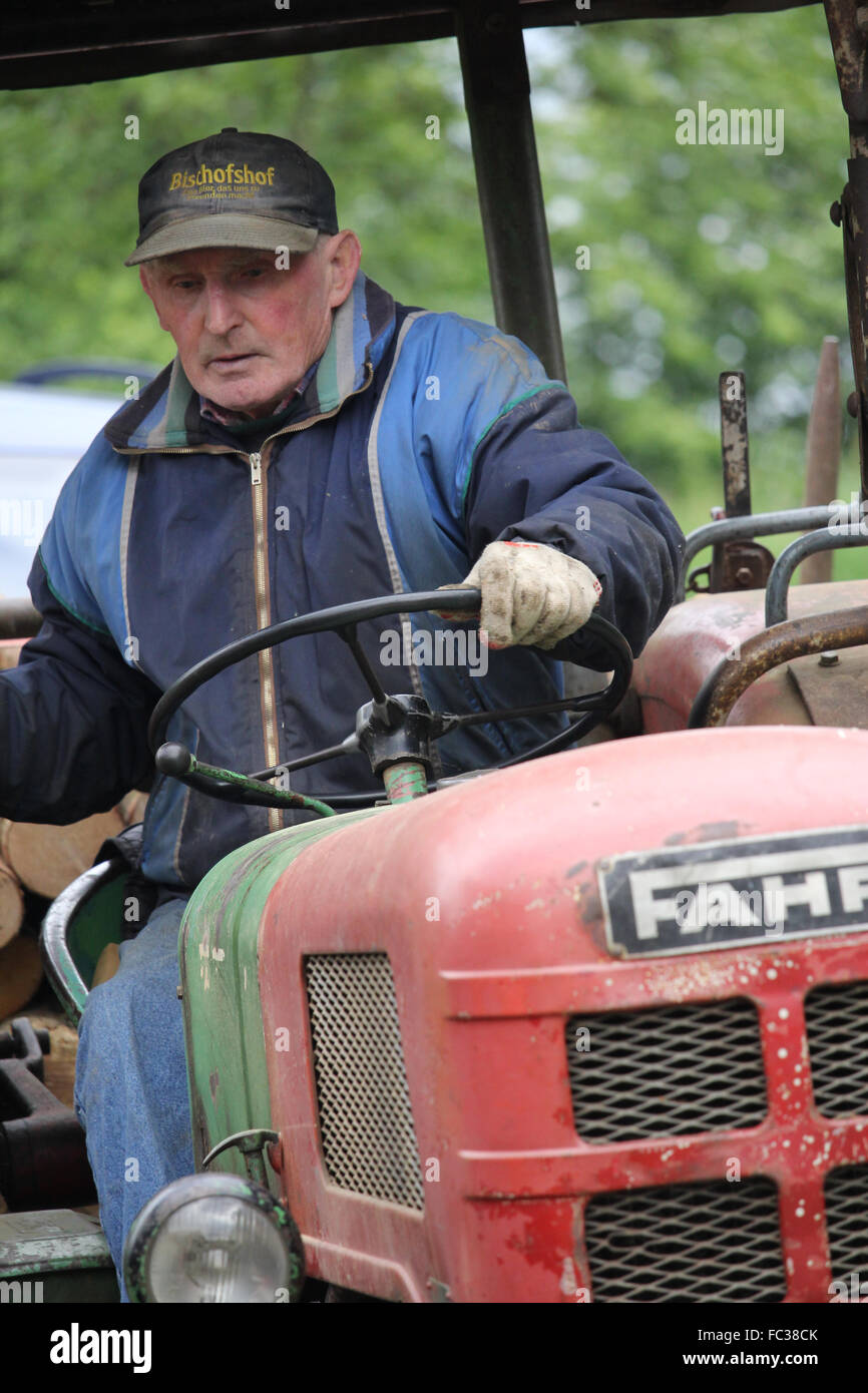 Alter reifen hi-res stock photography and images - Alamy