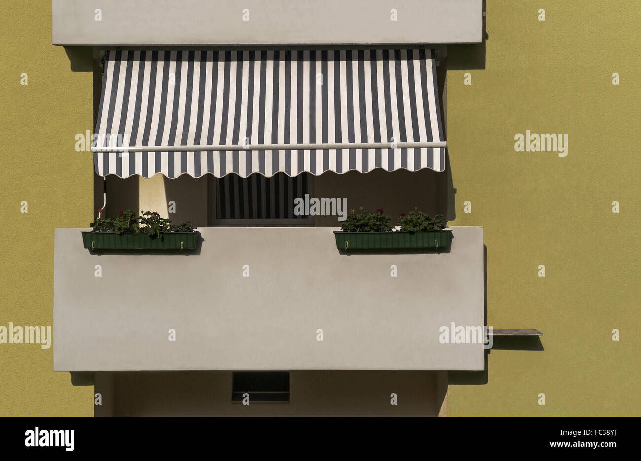 Striped windows hi-res stock photography and images - Alamy