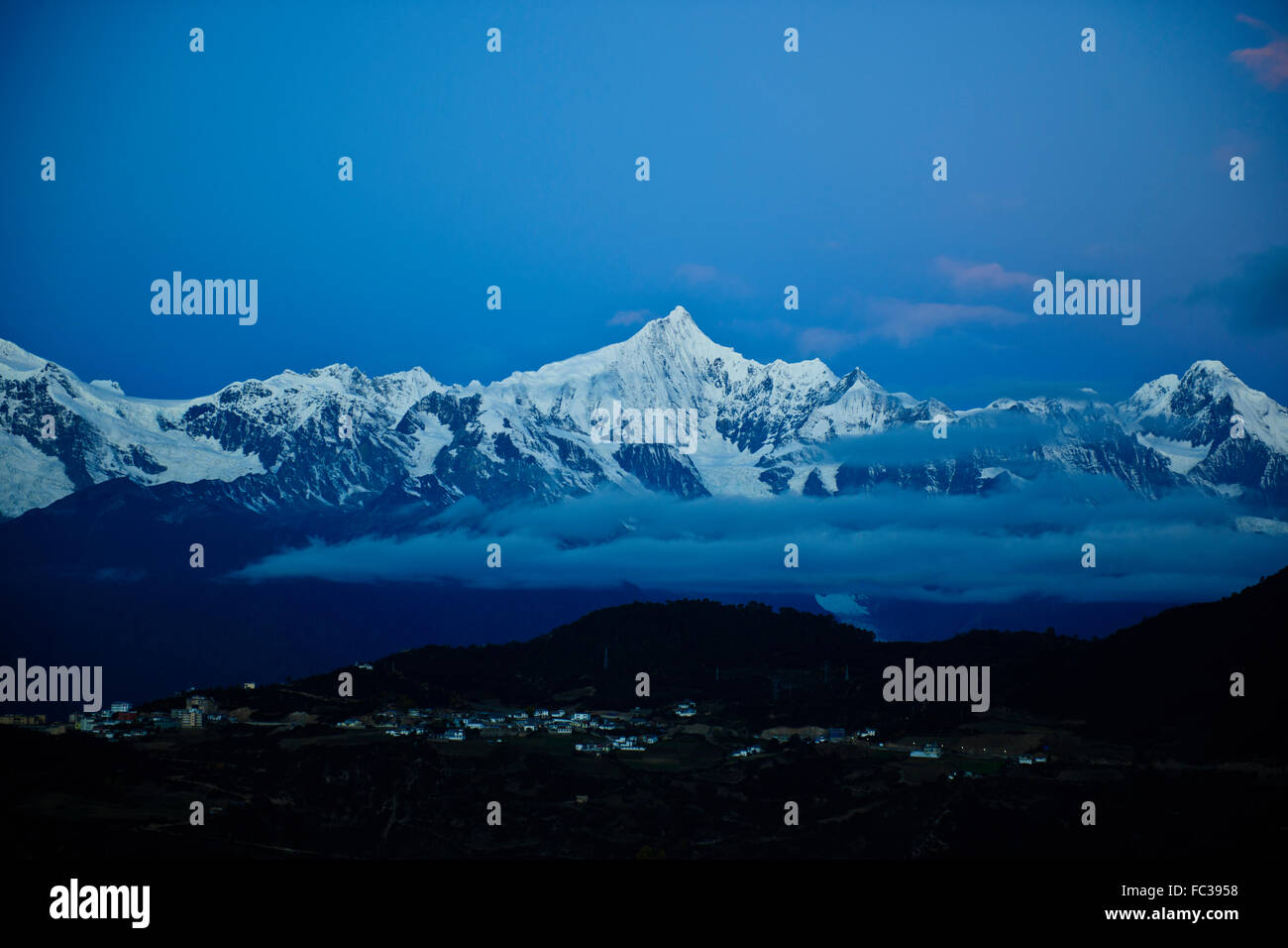 Meili Snow Mountain Range,Mingyong Glacier,Holy Kawagebo Peak worshiped ...