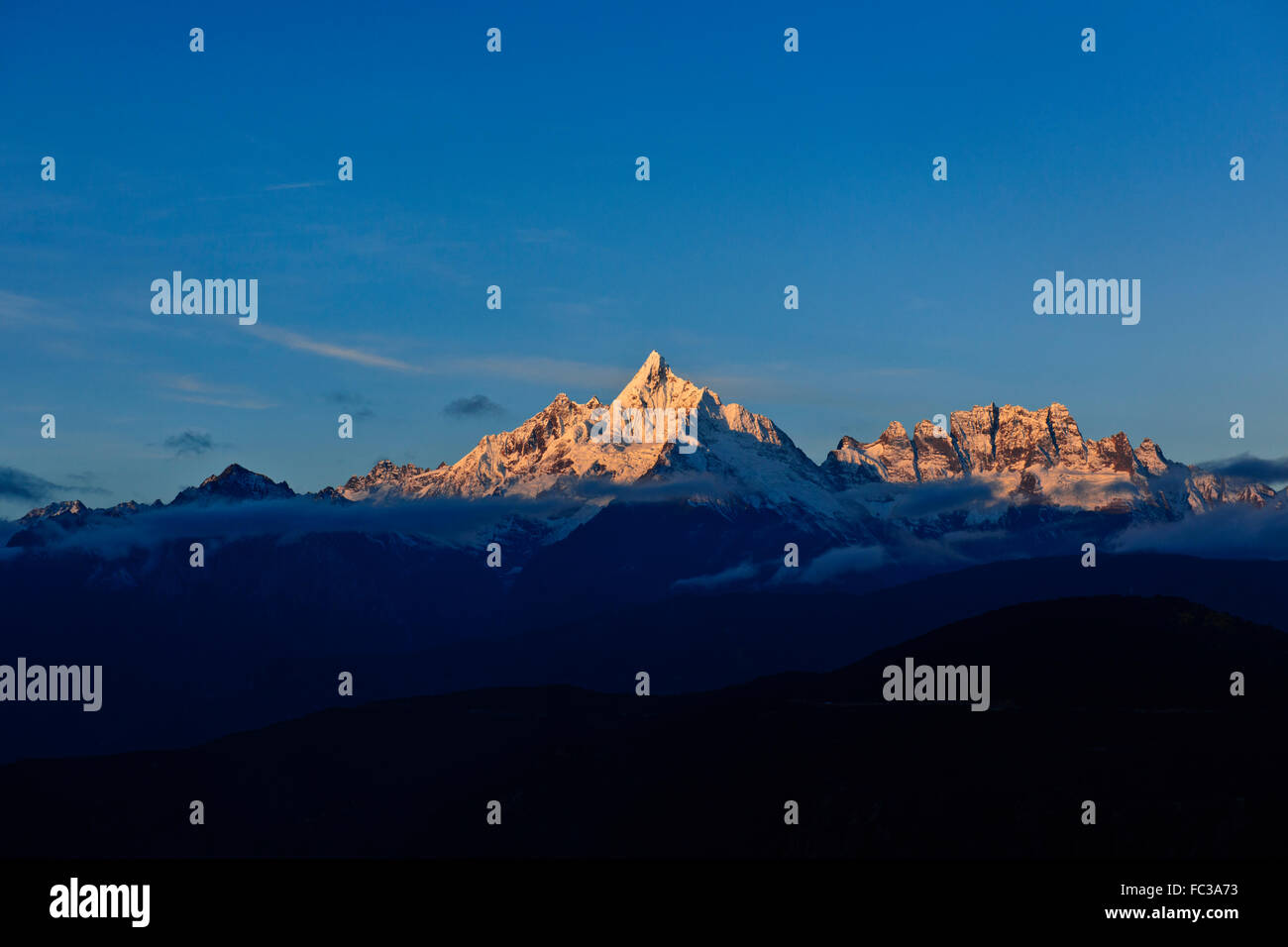 Meili Snow Mountain Range,Mingyong Glacier,Holy Kawagebo Peak worshiped ...