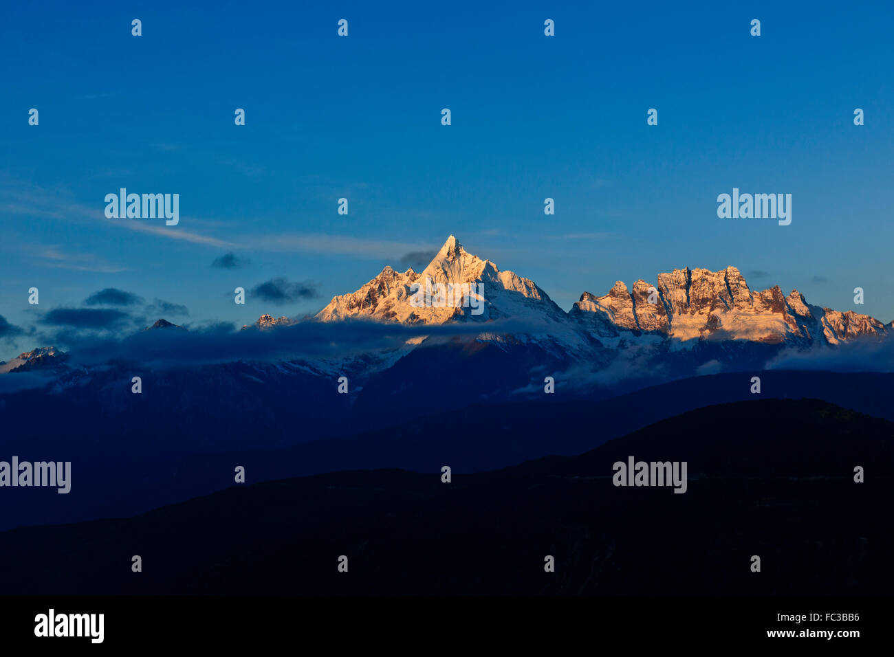 Meili Snow Mountain Range,Mingyong Glacier,Holy Kawagebo Peak worshiped ...