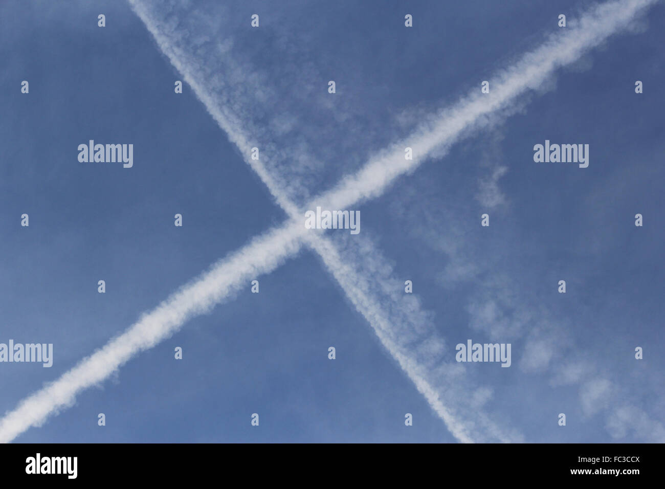Contrail hi-res stock photography and images - Alamy