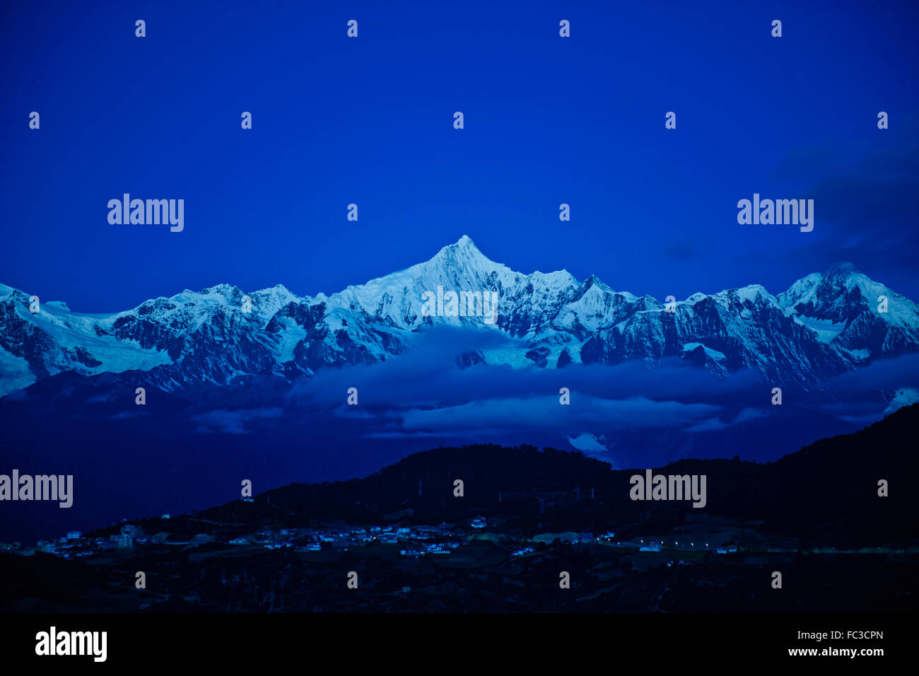 Meili Snow Mountain Range,Mingyong Glacier,Holy Kawagebo Peak worshiped ...