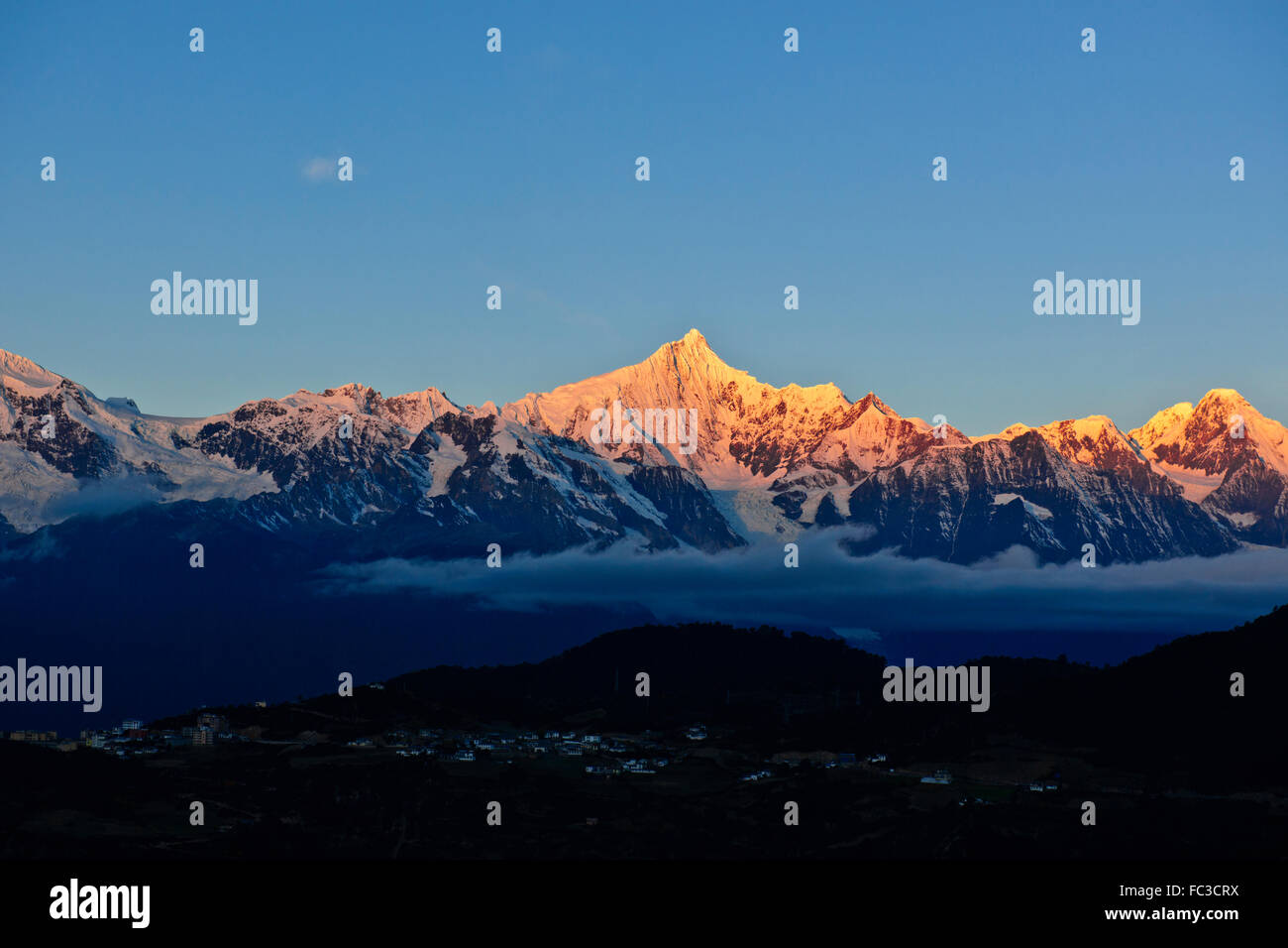 Meili Snow Mountain Range,Mingyong Glacier,Holy Kawagebo Peak worshiped ...