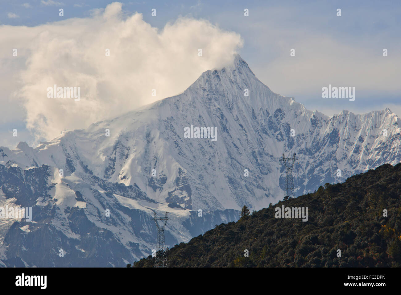 Meili Snow Mountain Range,Mingyong Glacier,Holy Kawagebo Peak worshiped ...