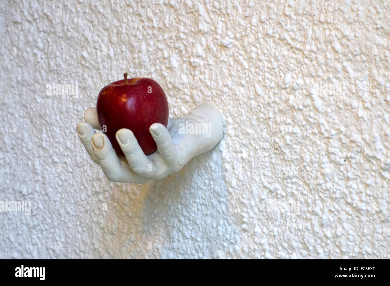 hand with apple Stock Photo - Alamy