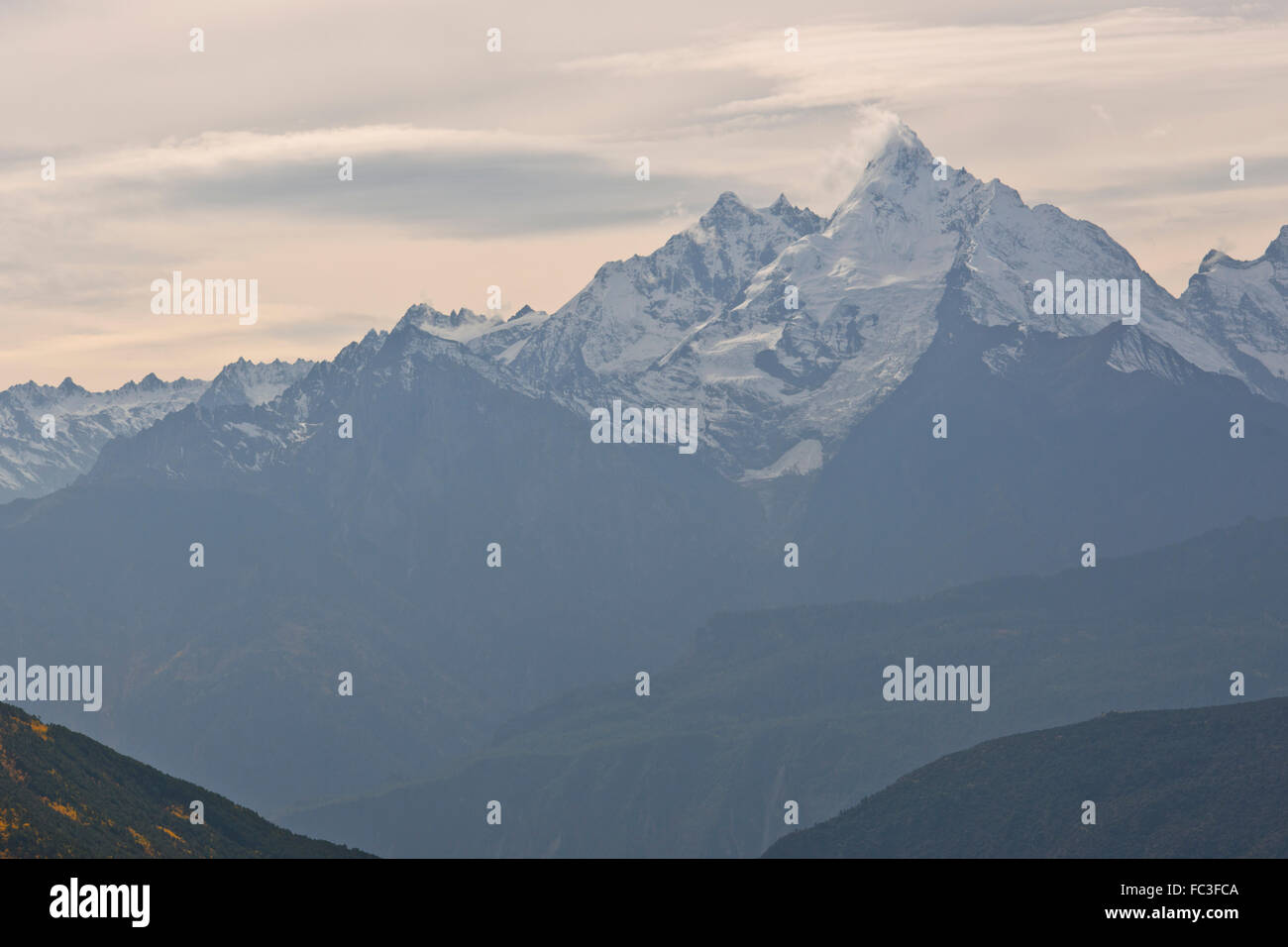 Meili Snow Mountain Range,Mingyong Glacier,Holy Kawagebo Peak worshiped ...