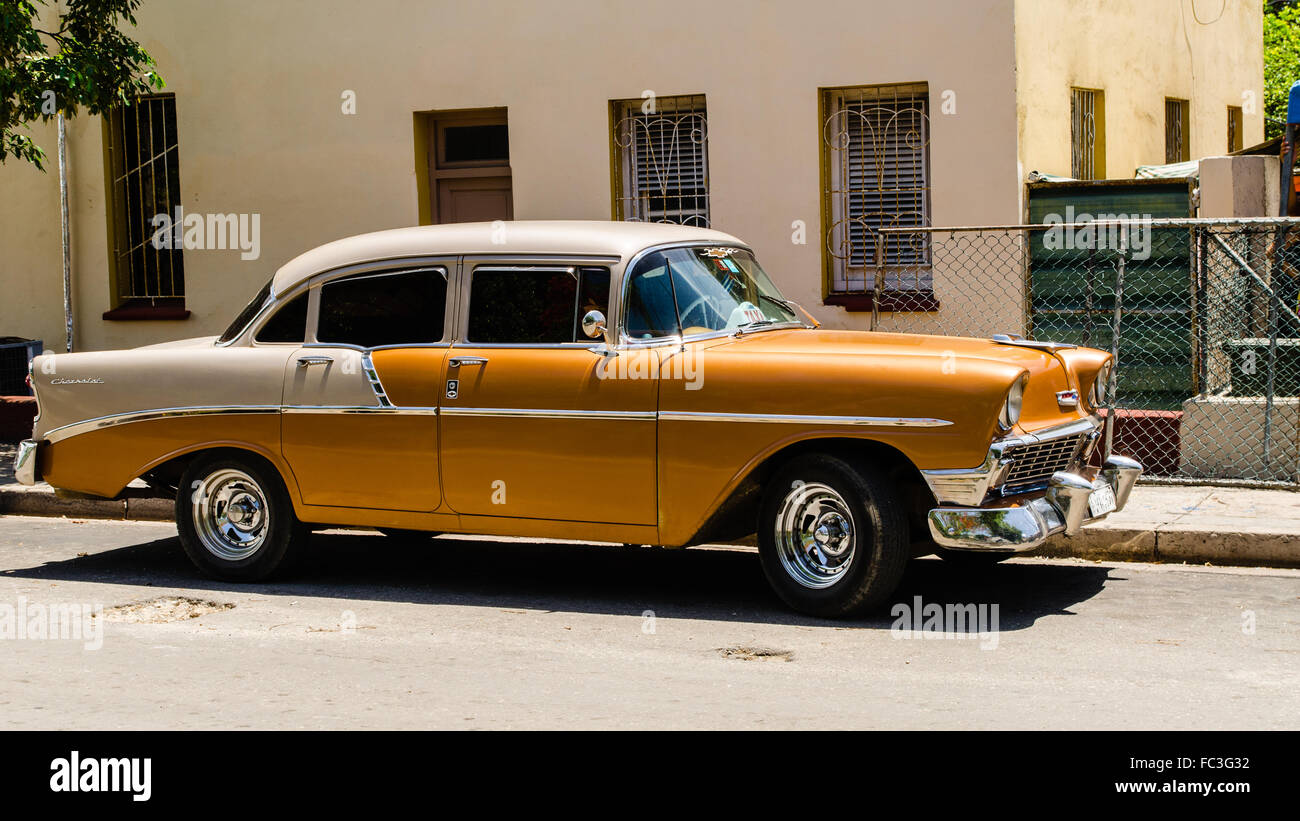 old taxi in Cuba Stock Photo - Alamy