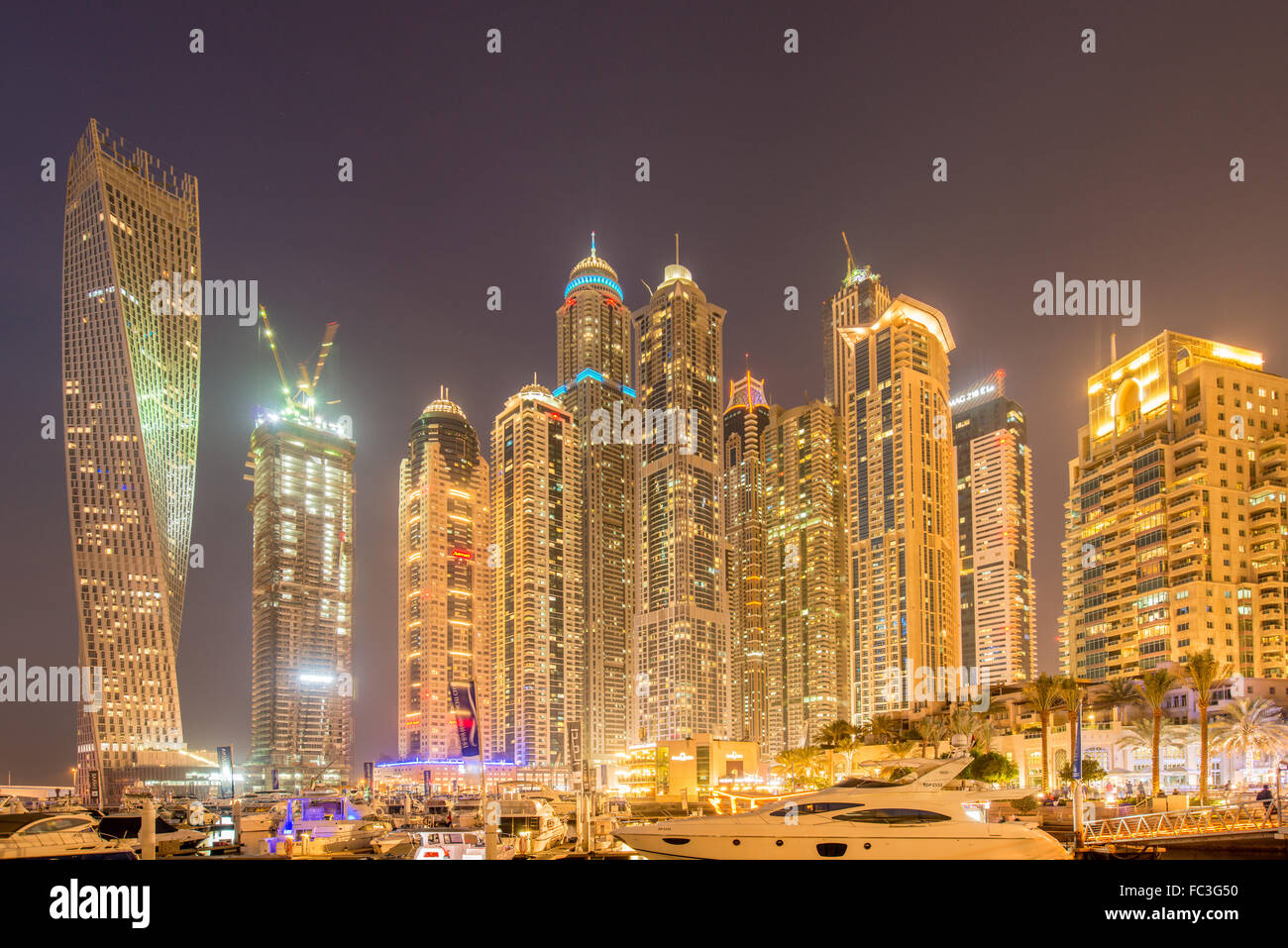 Boats and yachts marina bay dubai hi-res stock photography and images ...