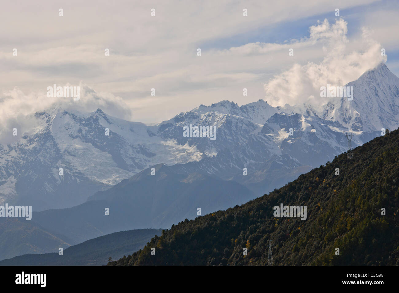 Meili Snow Mountain Range,Mingyong Glacier,Holy Kawagebo Peak worshiped ...