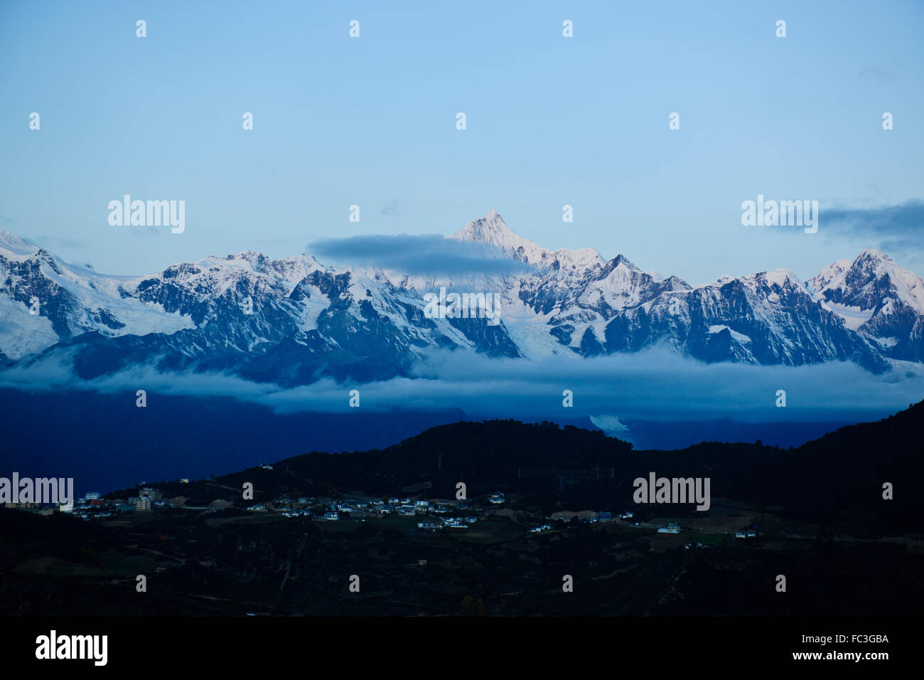 Meili Snow Mountain Range,Mingyong Glacier,Holy Kawagebo Peak worshiped ...