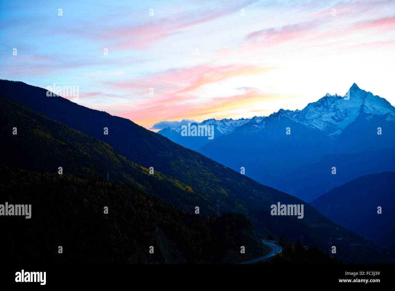 Meili Snow Mountain Range,Mingyong Glacier,Holy Kawagebo Peak worshiped ...
