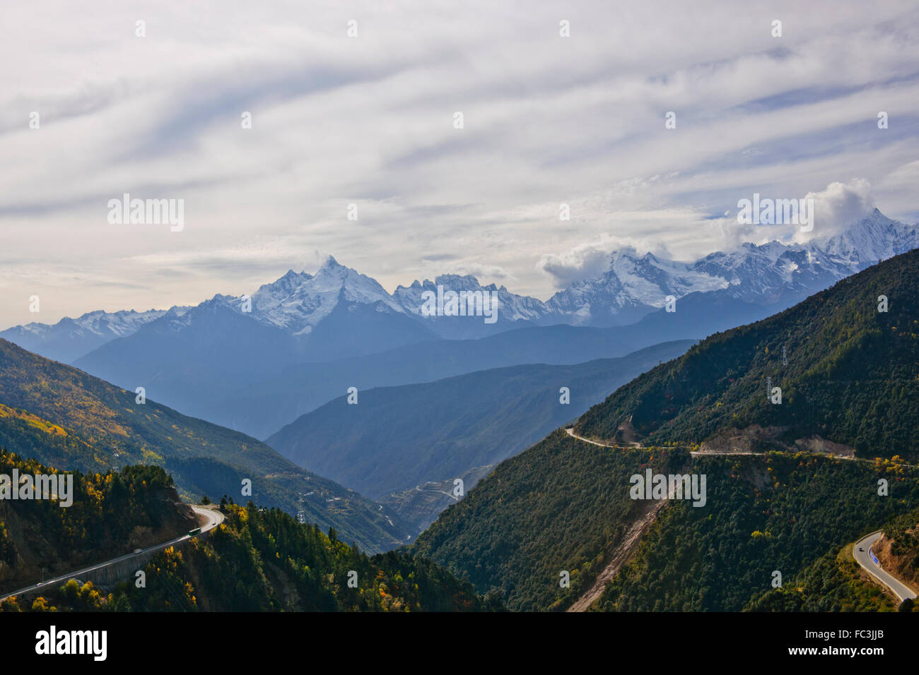Meili Snow Mountain Range,Mingyong Glacier,Holy Kawagebo Peak worshiped ...