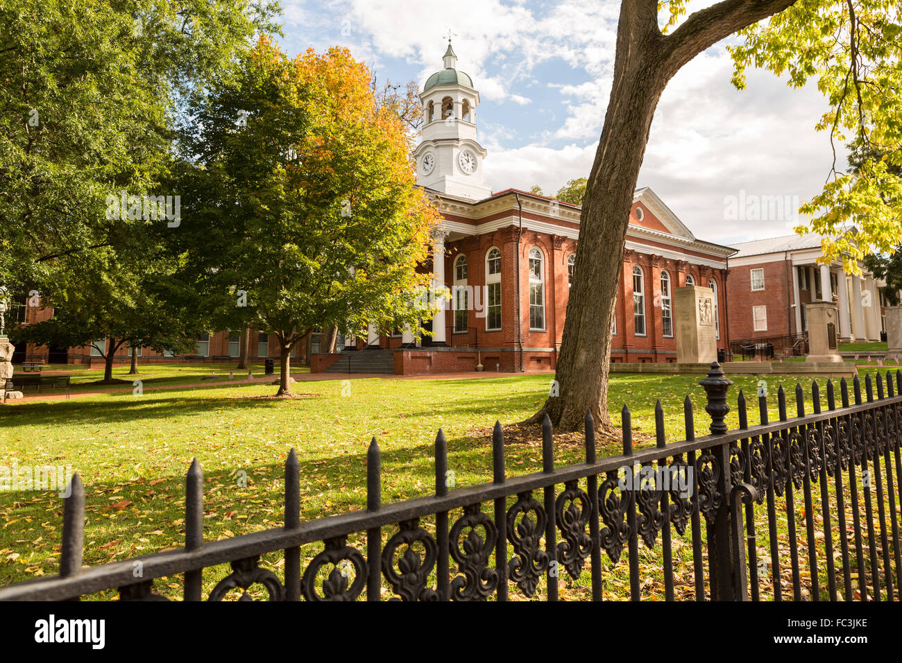 The historic Leesburg courthouse on King Street in the colonial village ...