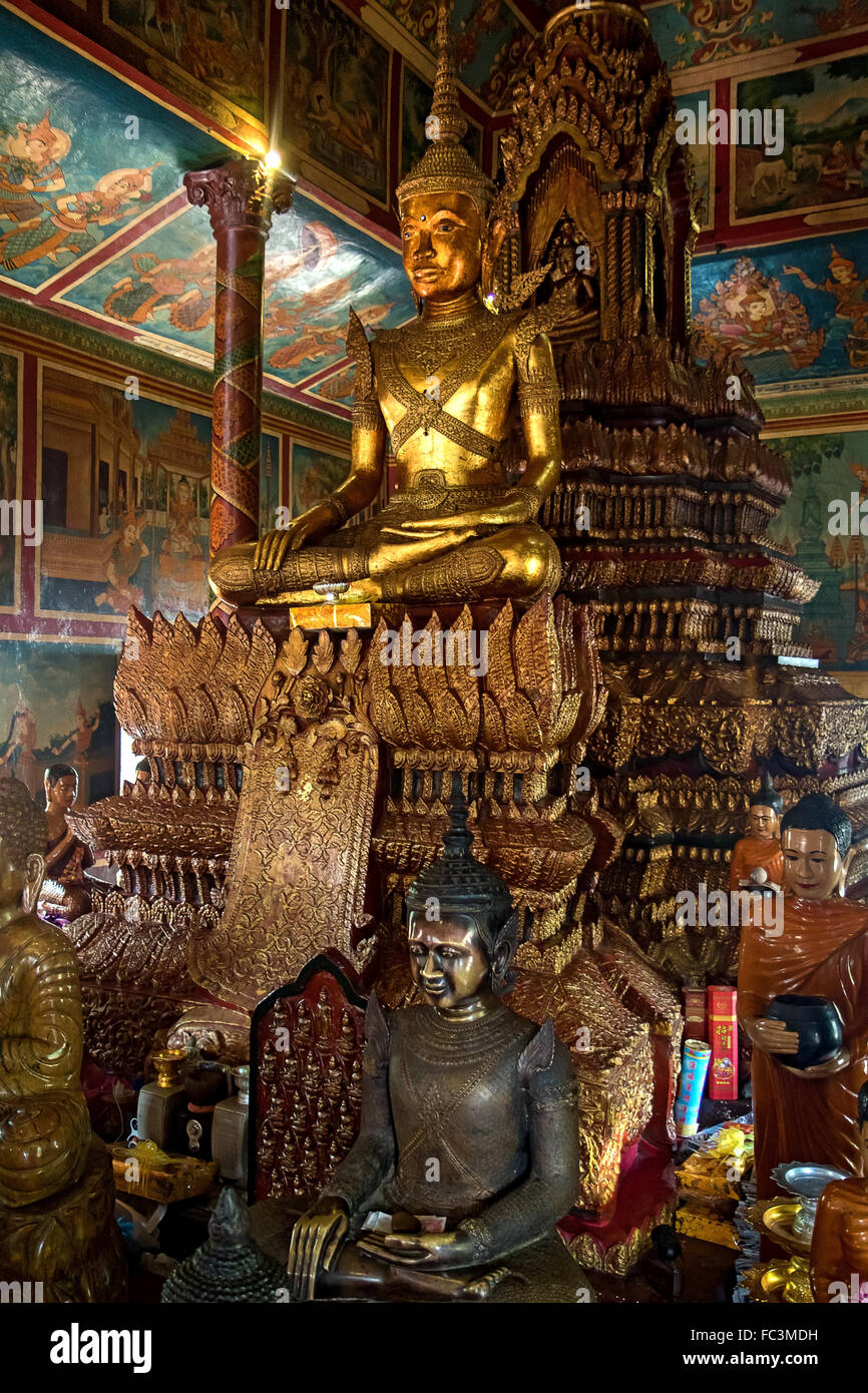 Buddhist monastery Wat Phnom Stock Photo - Alamy