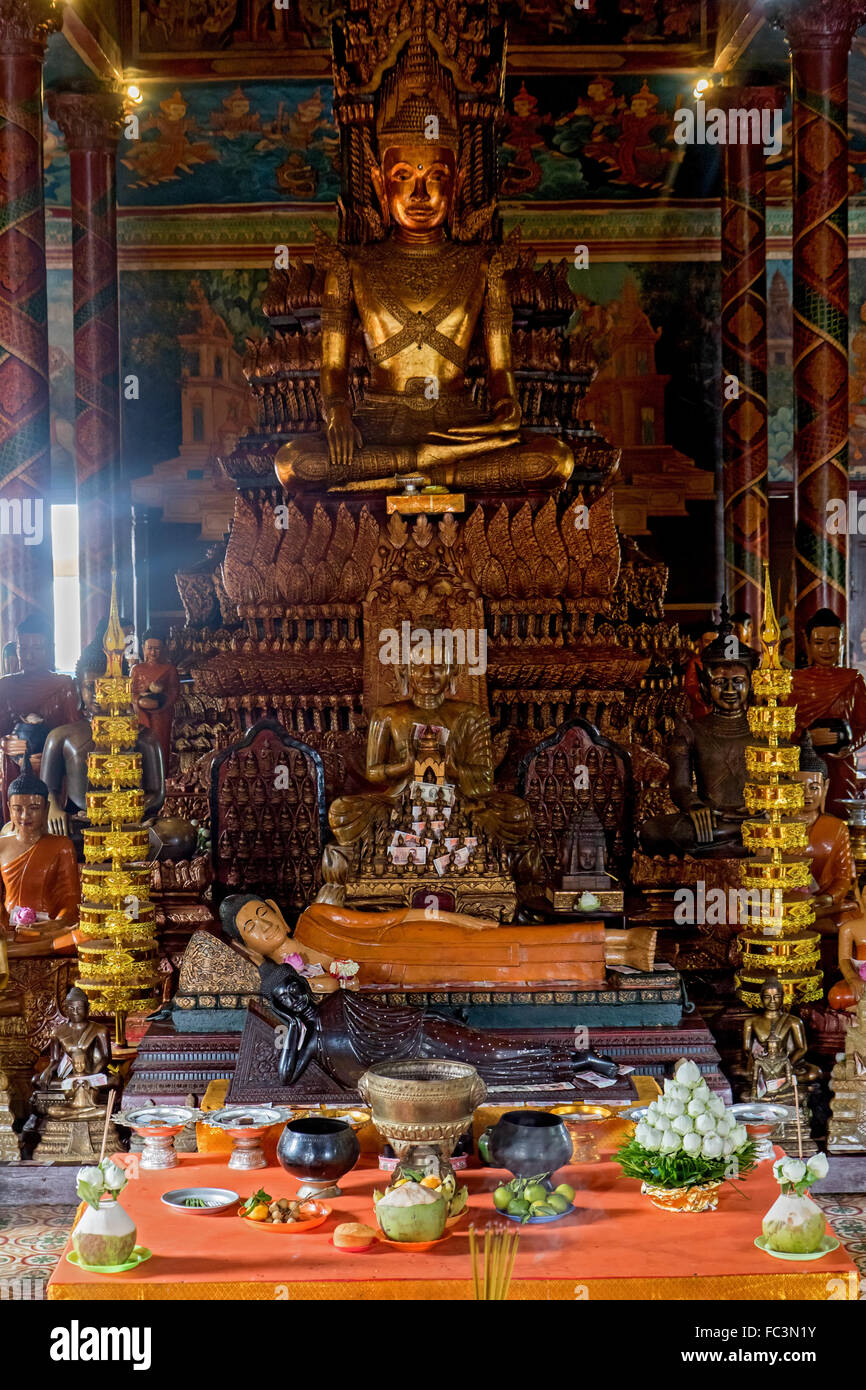 Famous wat phnom temple hi-res stock photography and images - Alamy