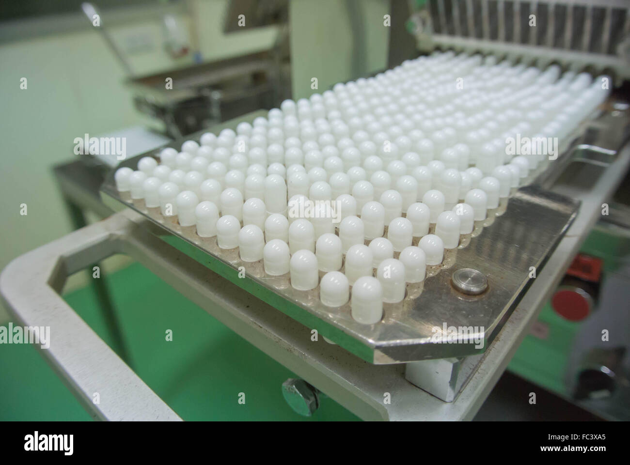 Capsule filling machine hi-res stock photography and images - Alamy