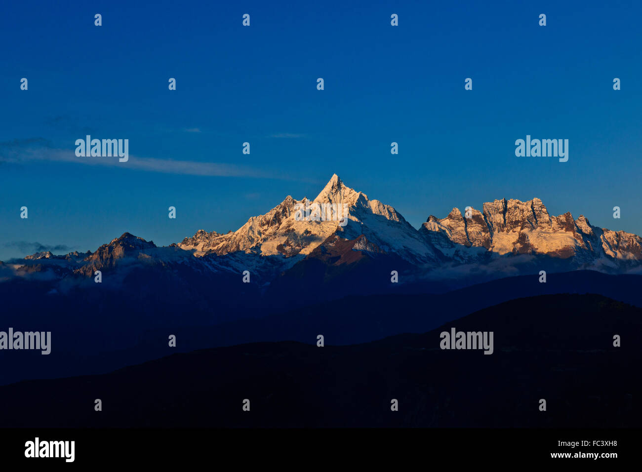 Meili Snow Mountain Range,Mingyong Glacier,Holy Kawagebo Peak worshiped ...