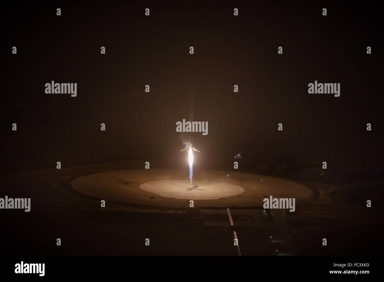 The SpaceX Falcon 9 first stage reusable rocket touches down on Landing ...