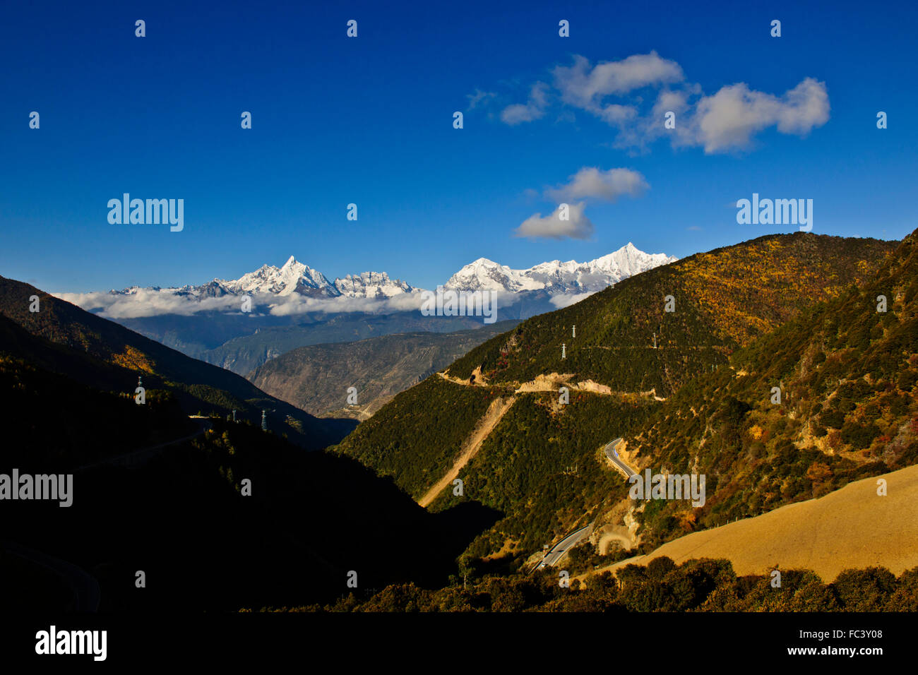 Meili Snow Mountain Range,Mingyong Glacier,Holy Kawagebo Peak worshiped ...