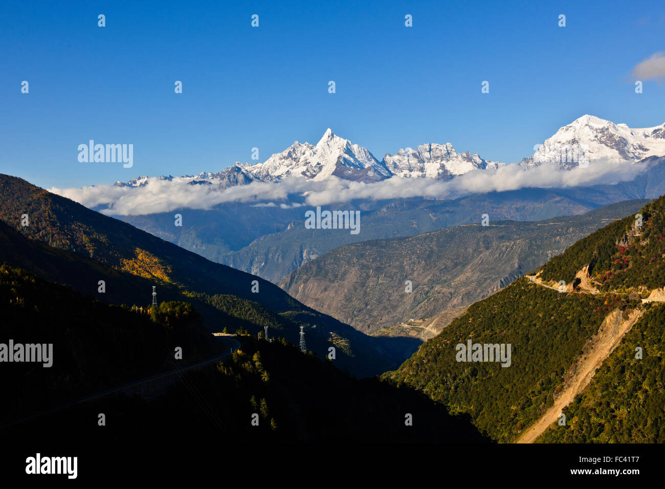 Meili Snow Mountain Range,Mingyong Glacier,Holy Kawagebo Peak worshiped ...