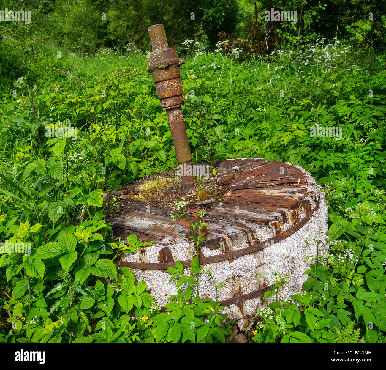 Old grain mill grinding stone hi-res stock photography and images - Alamy