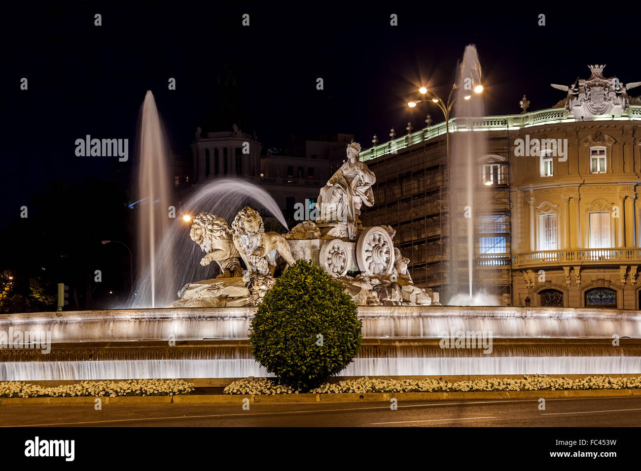 Lion chariot statue hi-res stock photography and images - Alamy