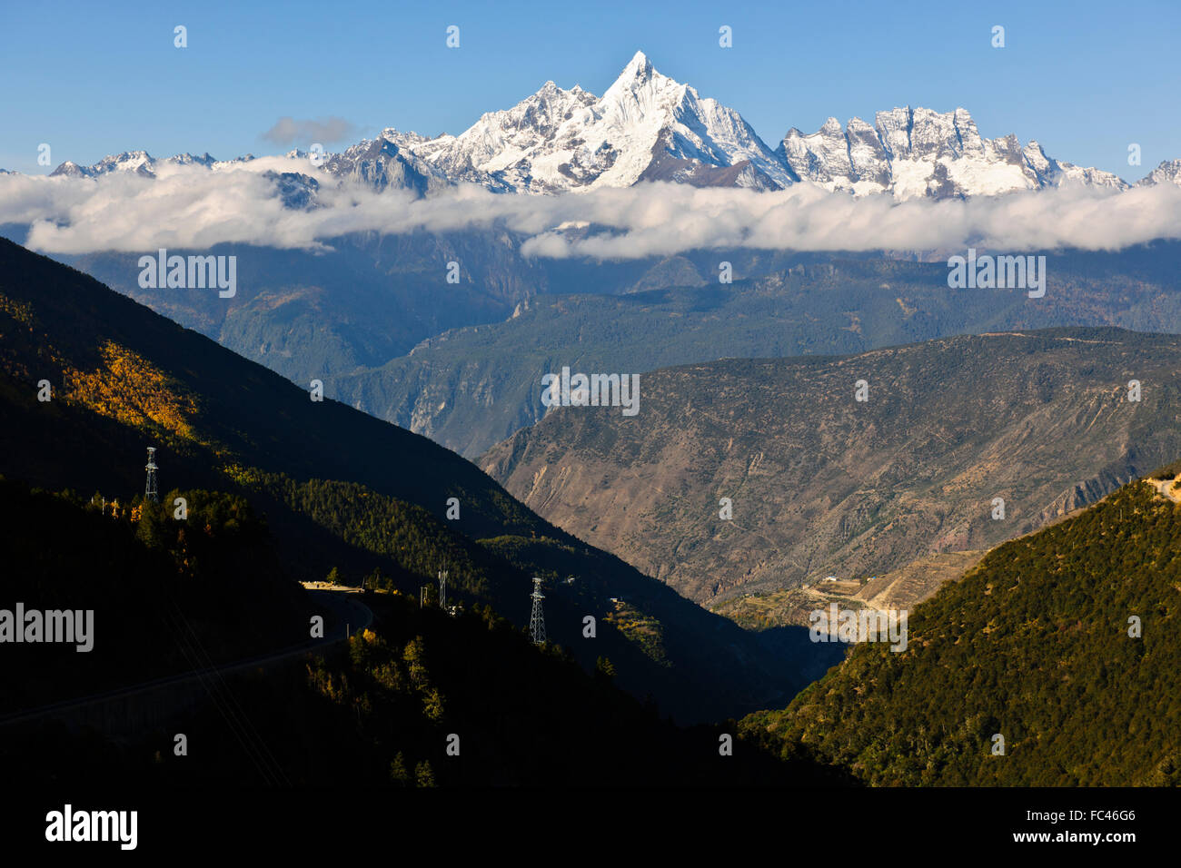 Meili Snow Mountain Range,Mingyong Glacier,Holy Kawagebo Peak worshiped ...