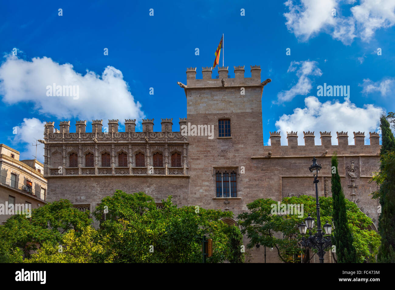 Retro architecture hi-res stock photography and images - Alamy