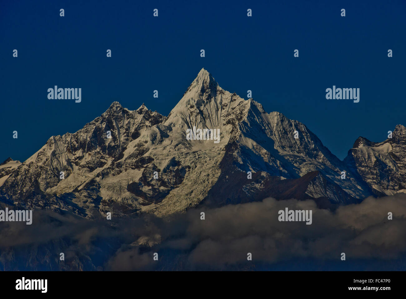Meili Snow Mountain Range,Mingyong Glacier,Holy Kawagebo Peak worshiped ...