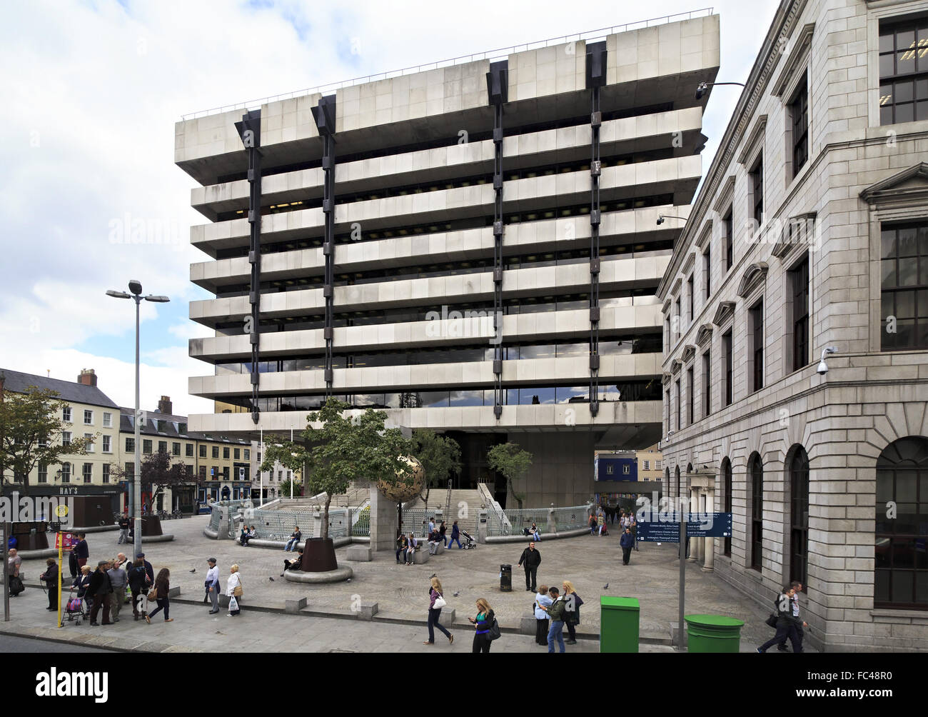 Central bank of ireland building hi-res stock photography and images ...