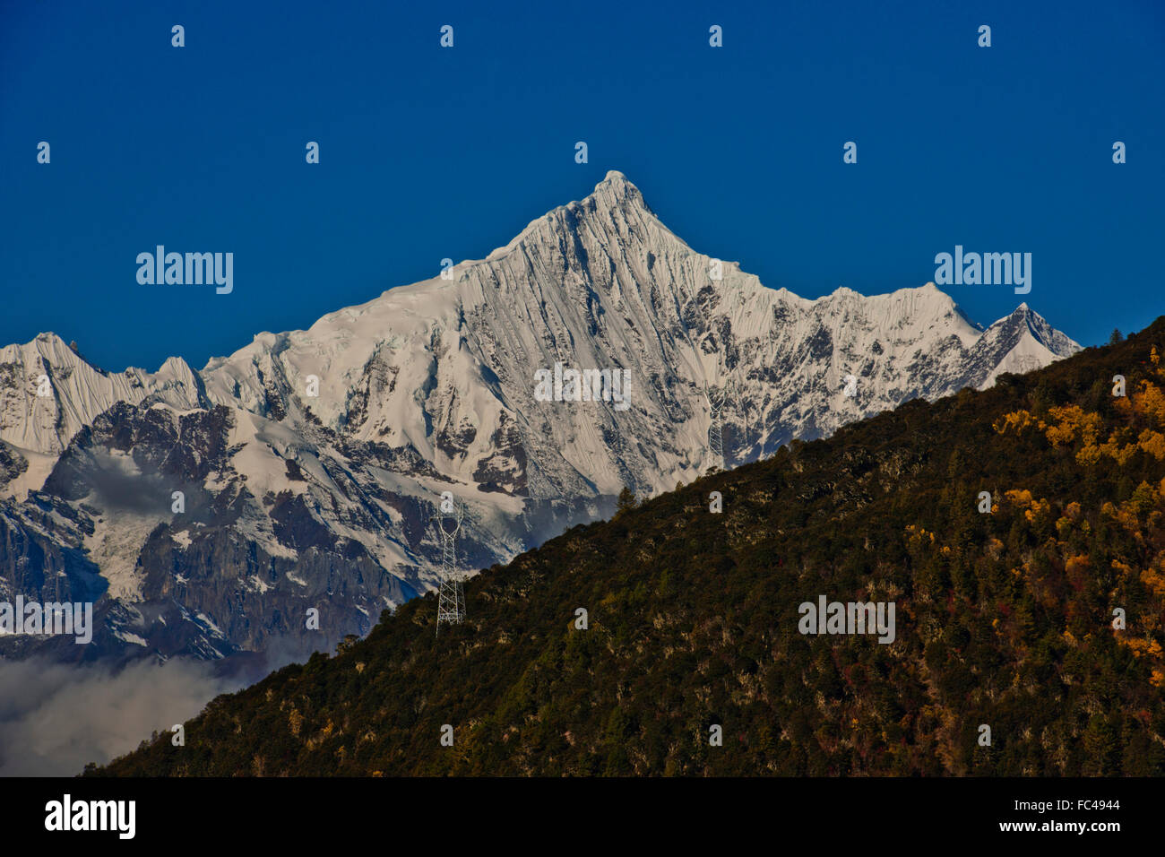 Meili Snow Mountain Range,Mingyong Glacier,Holy Kawagebo Peak worshiped ...
