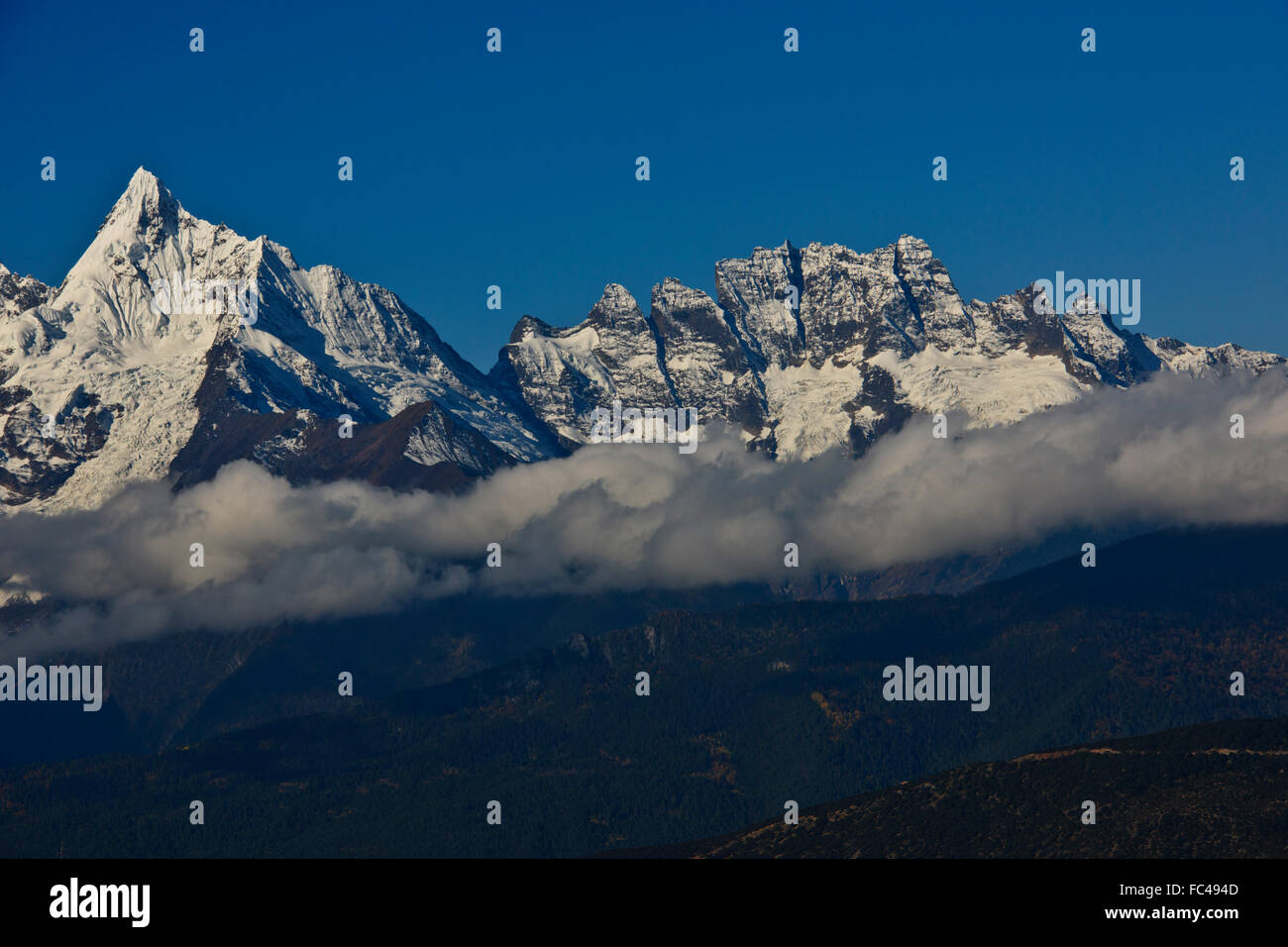 Meili Snow Mountain Range,Mingyong Glacier,Holy Kawagebo Peak worshiped ...