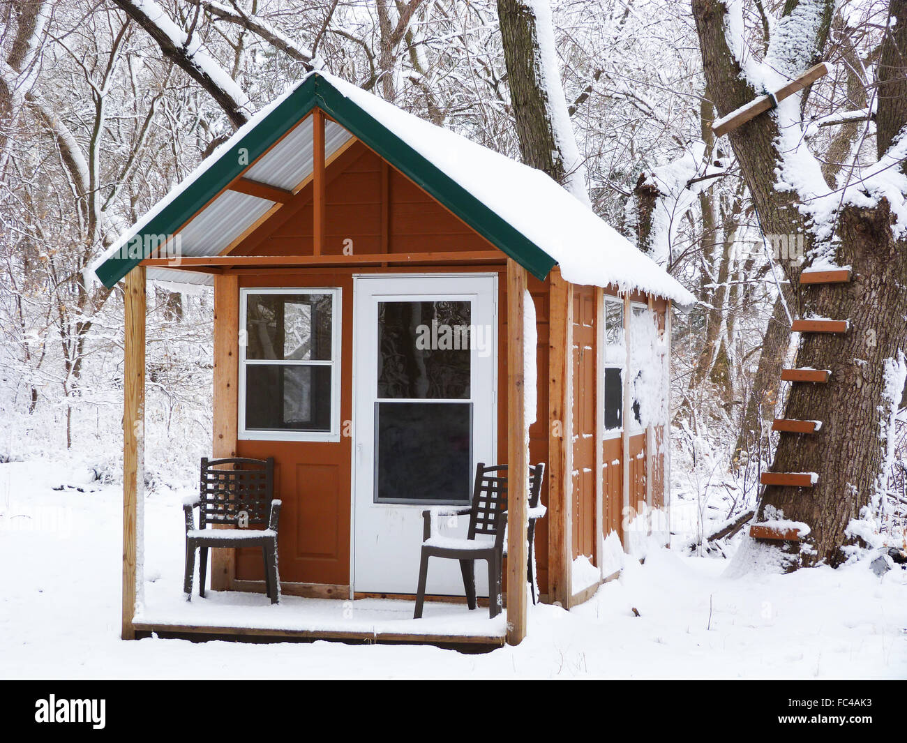 Cabin covered in snow Stock Photo - Alamy