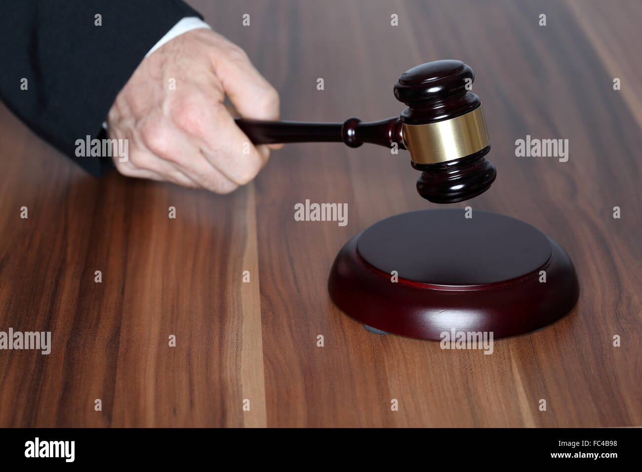 The right symbol hi-res stock photography and images - Alamy