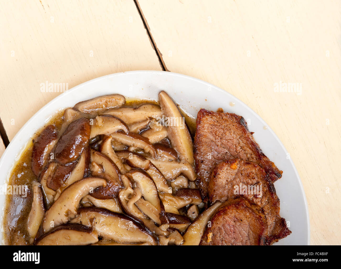 venison deer game filet and wild mushrooms Stock Photo - Alamy
