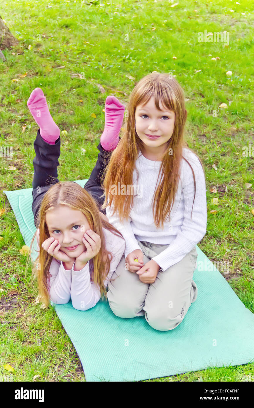 Girls blond sit hi-res stock photography and images - Alamy