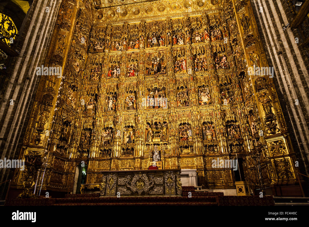 Seville cathedral altar hi-res stock photography and images - Alamy