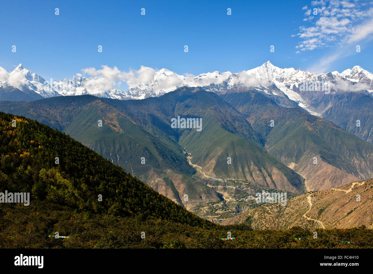 Meili Snow Mountain Range,Mingyong Glacier,Holy Kawagebo Peak worshiped ...