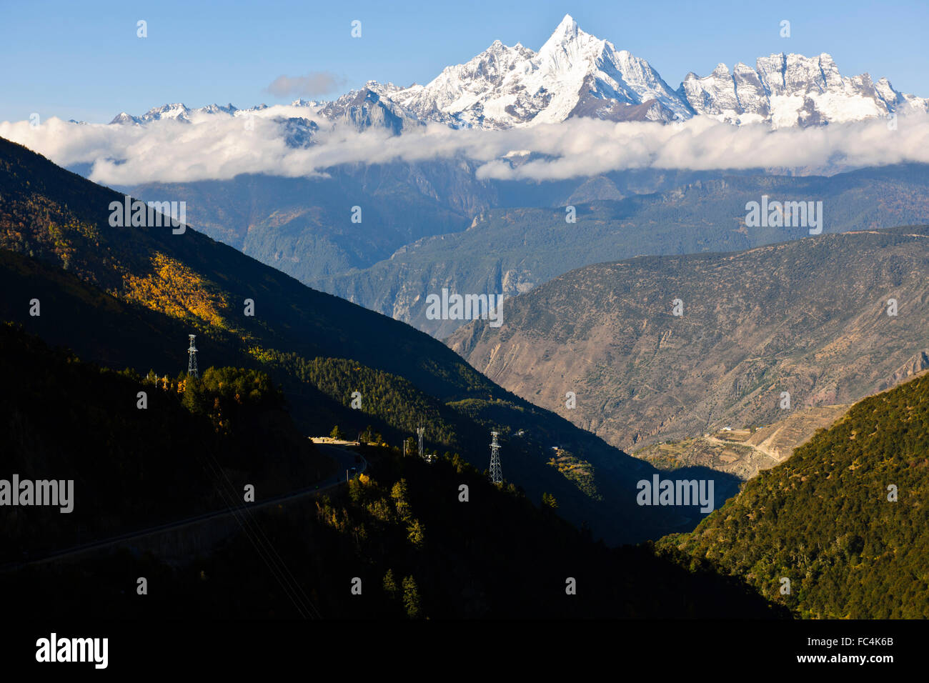 Meili Snow Mountain Range,Mingyong Glacier,Holy Kawagebo Peak worshiped ...