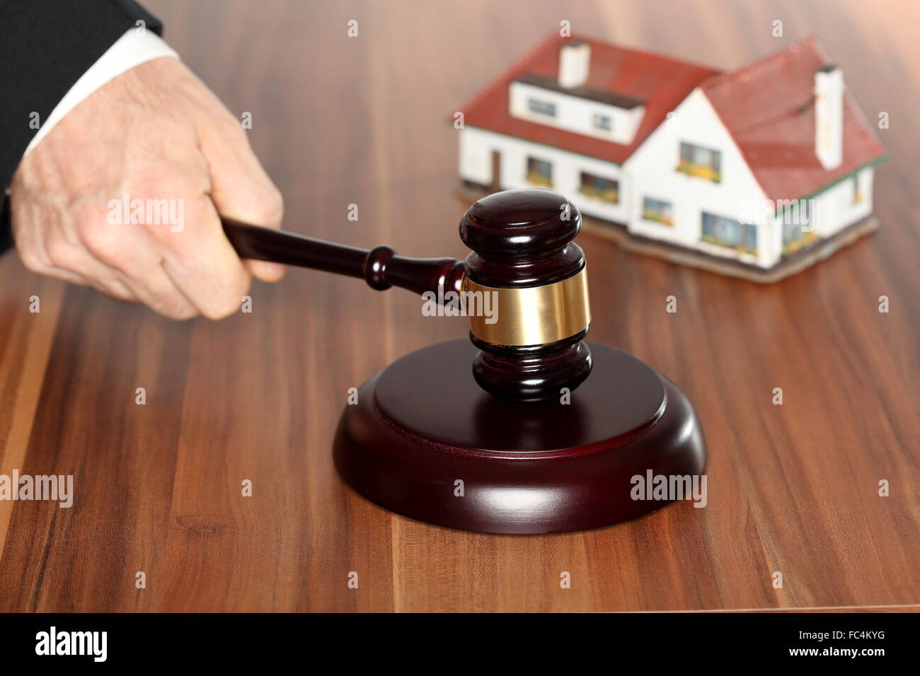 Auctioneer hi-res stock photography and images - Alamy